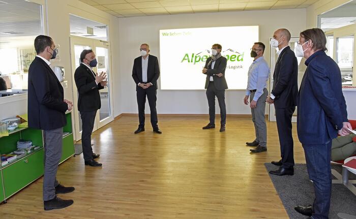 Städtische Delegation besucht Alpensped - Begrüßung | Mannheim.de